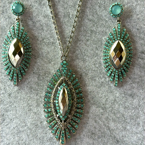 Jessica Simpson | Jewelry | Jessica Simpson Elegant Silver And Green ...